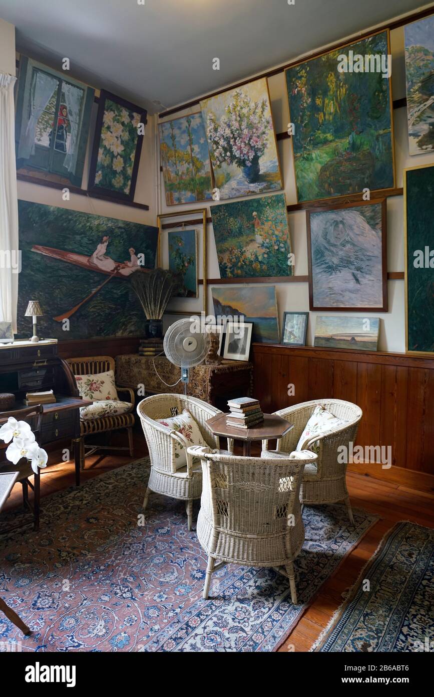 Visitors inside of the first studio of Claude Monet in Giverny in ...