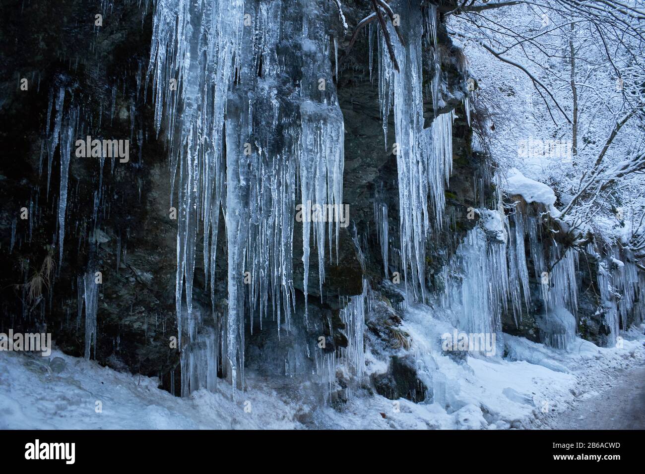 Sharp icicles hi-res stock photography and images - Alamy