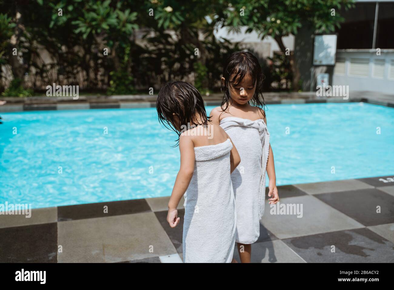 Wearing towels hi-res stock photography and images - Alamy