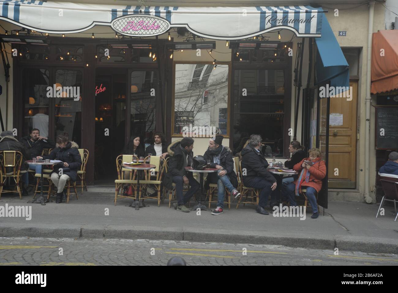 Cafe life hi-res stock photography and images - Alamy