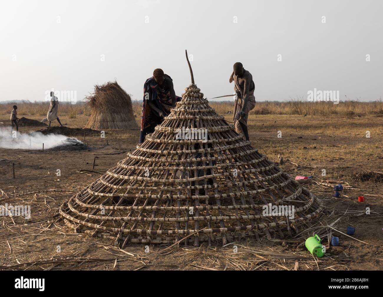 Men building houses south africa hi-res stock photography and images ...
