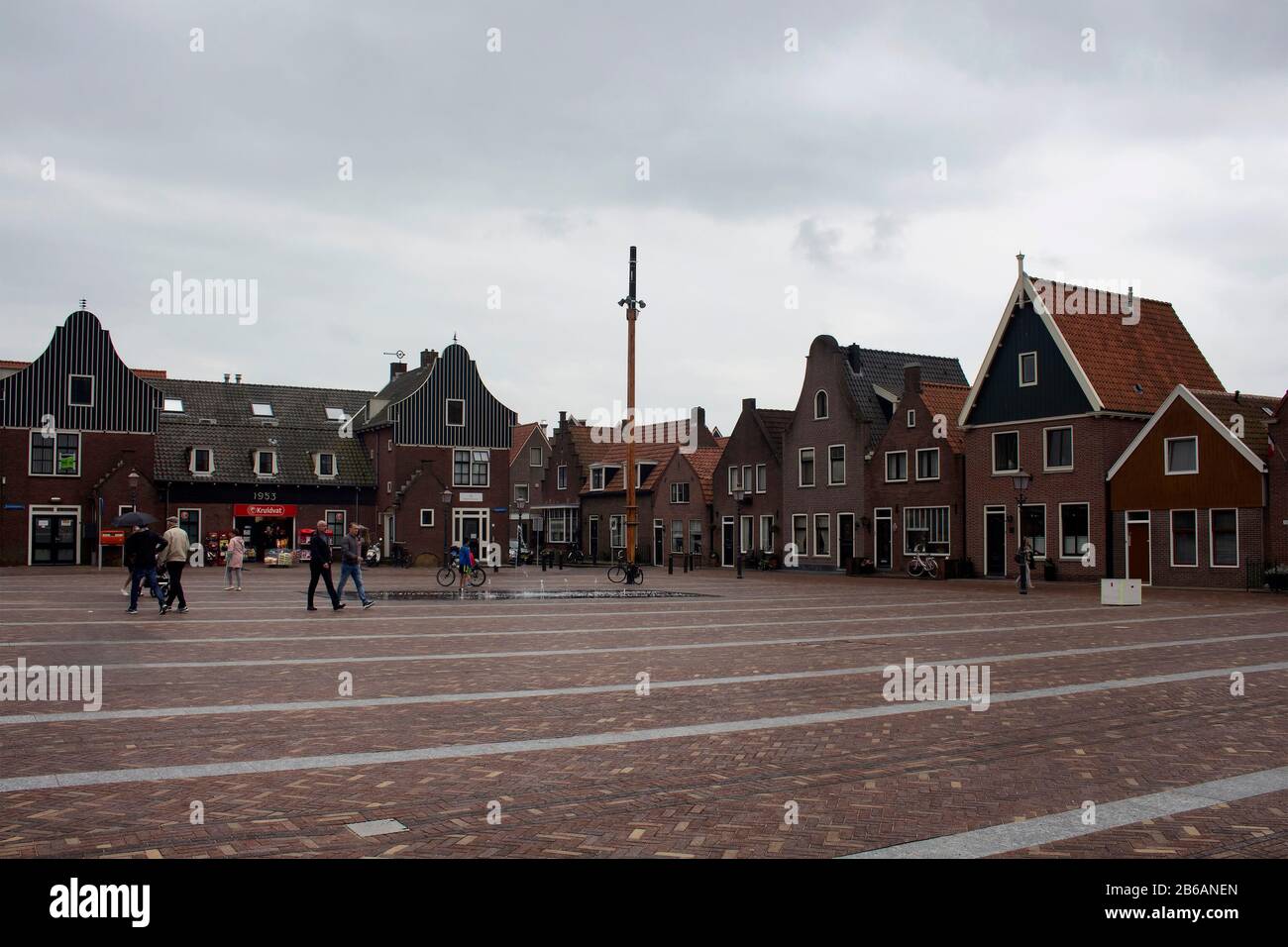 View of historical, traditional houses and people walking in Volendam ...