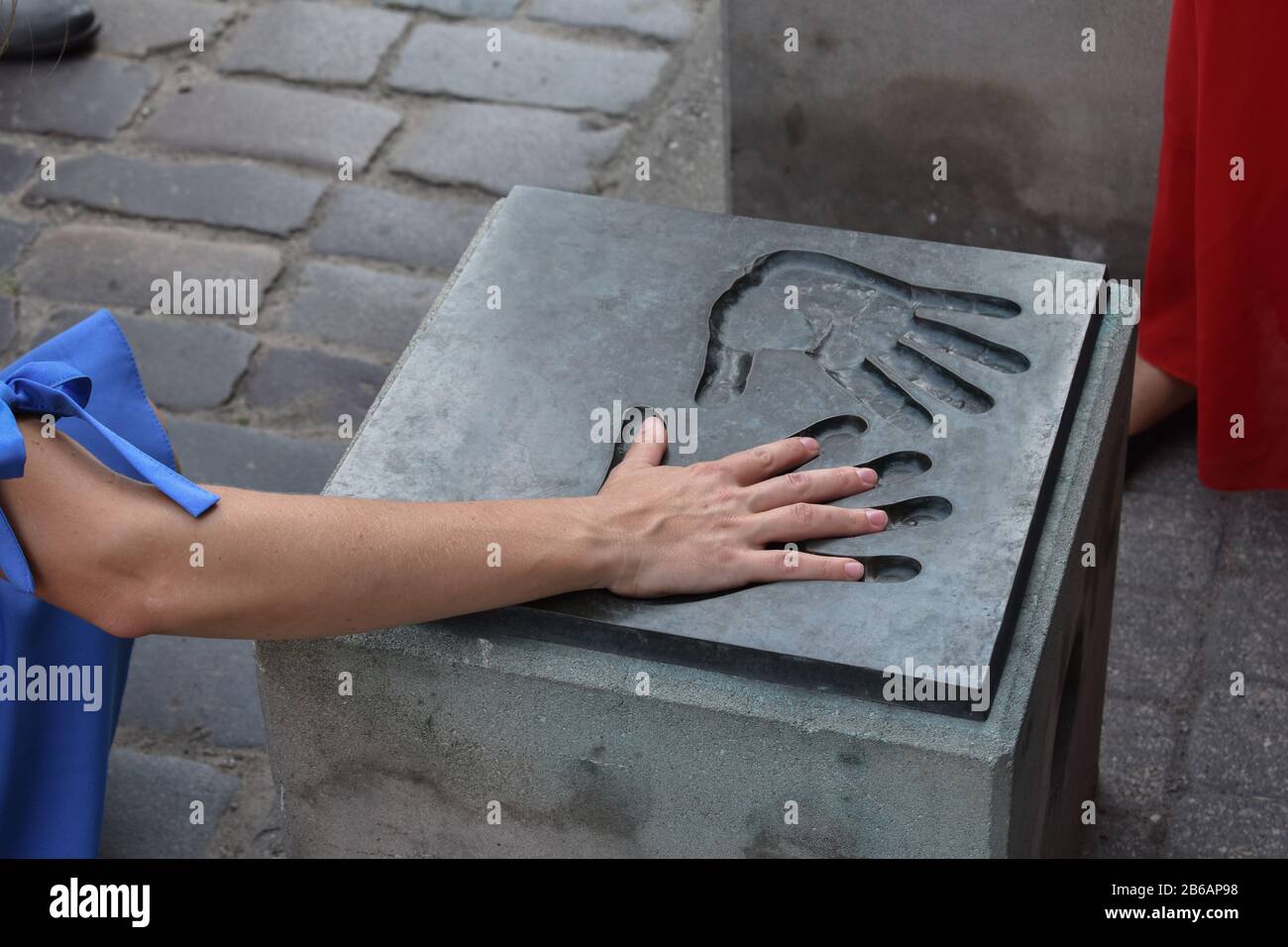 Metal plaque hand hi-res stock photography and images - Alamy