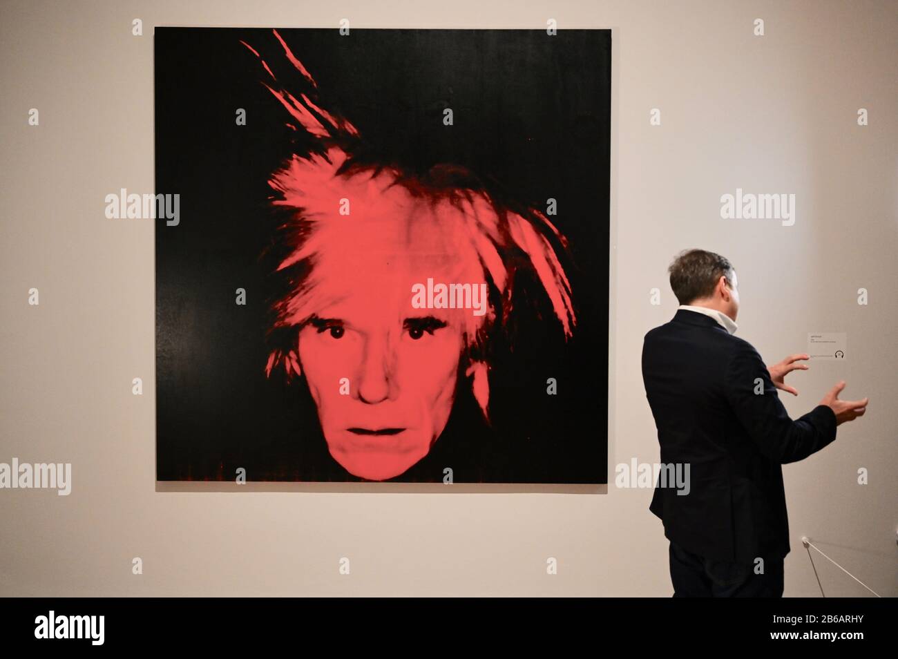 Andy warhol portrait 1986 hi-res stock photography and images - Alamy