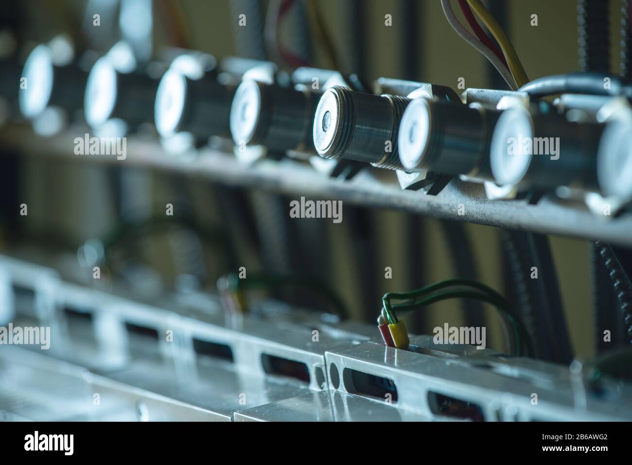Modern metal mounts hi-res stock photography and images - Alamy