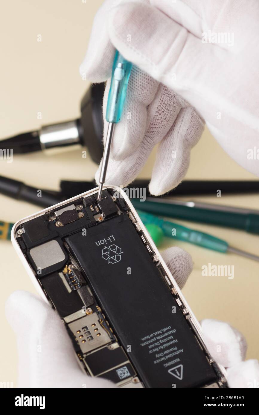 Disassemble phone hi-res stock photography and images - Alamy