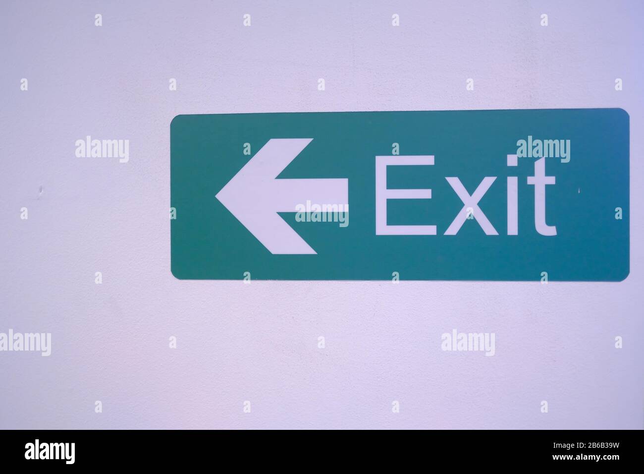 Fire exit sing hi-res stock photography and images - Alamy