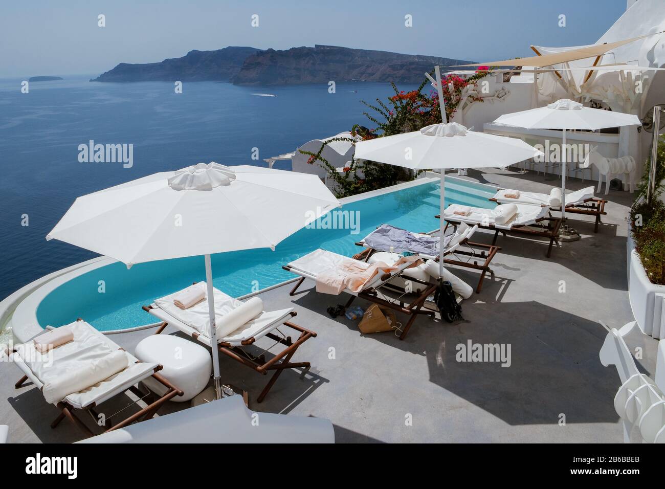 Santorini Oia village during sunset whit luxury hotels and whitewashed ...
