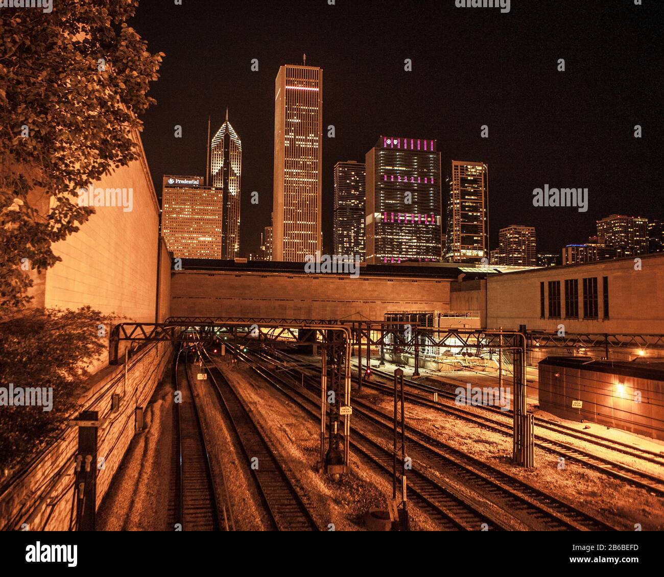 Chicago railroad skyline hi-res stock photography and images - Alamy