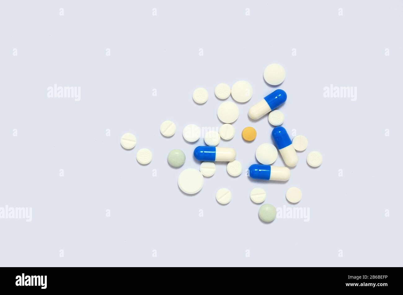 Heap of medical tablets on a white background Stock Photo - Alamy