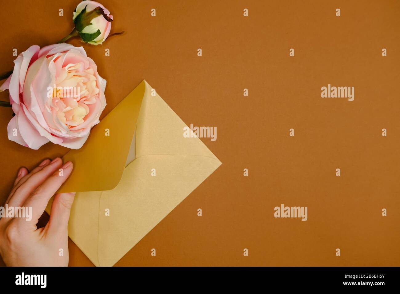 Envelope in hand Stock Photo - Alamy