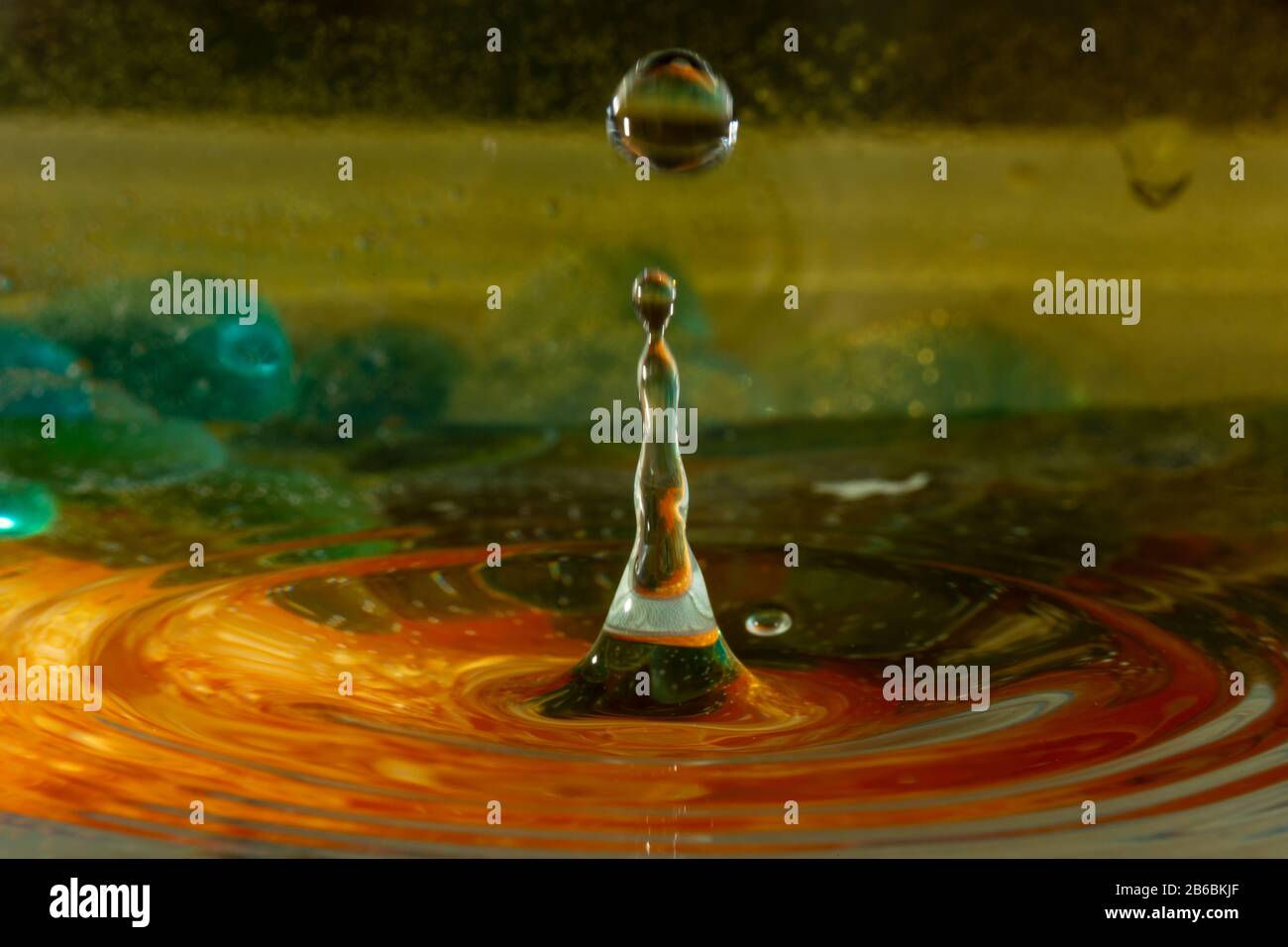 drops bouncing in the water Stock Photo - Alamy