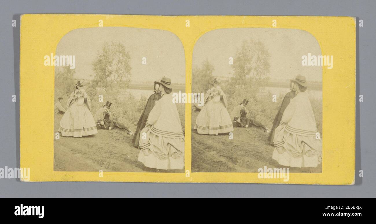 Badminton Ende women and spectators on the waterfront Badminton Ende ...