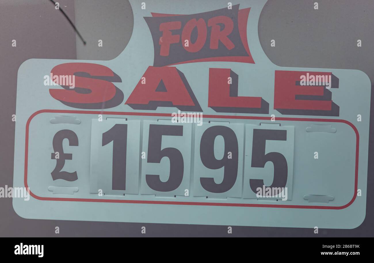 For sale sign car windscreen hi-res stock photography and images - Alamy