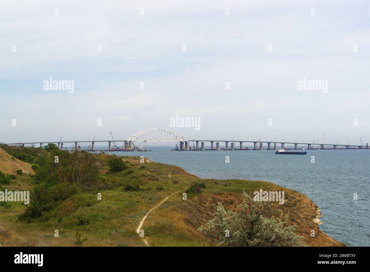Kerch strait bridge ships hi-res stock photography and images - Alamy