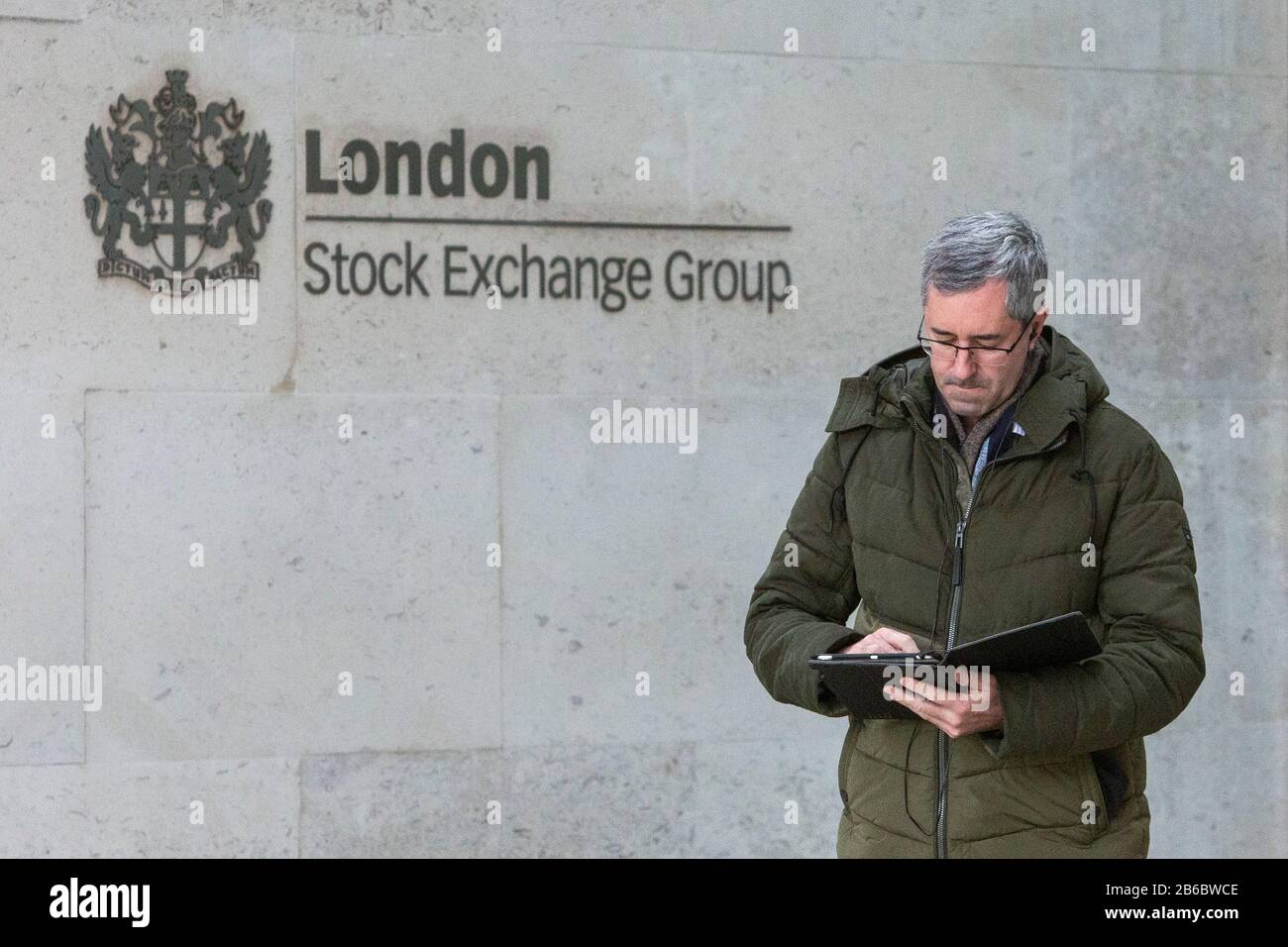 London stock exchange black monday hi-res stock photography and images ...