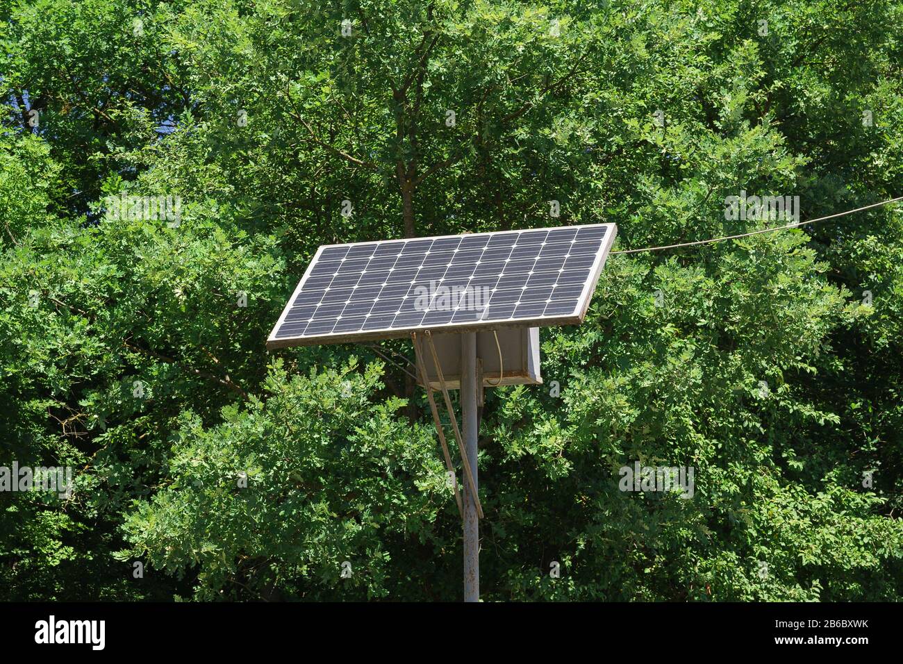 Installation with solar cells for Autonomous lighting of roadside signs ...