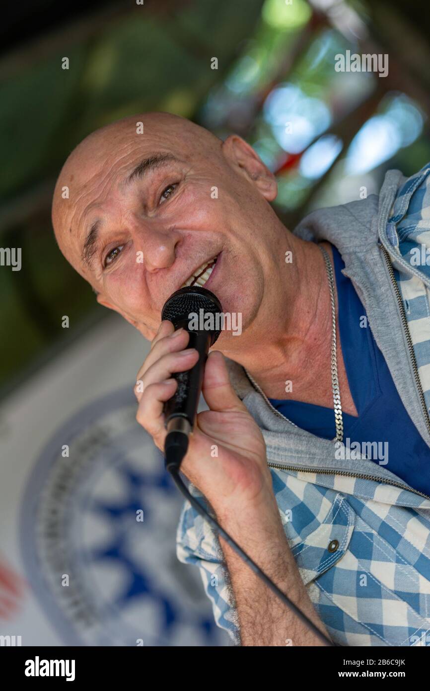 Peter Sebastian - Sänger, Hamburg, Wilhelmsburg, Außenmühlenfest Stock ...