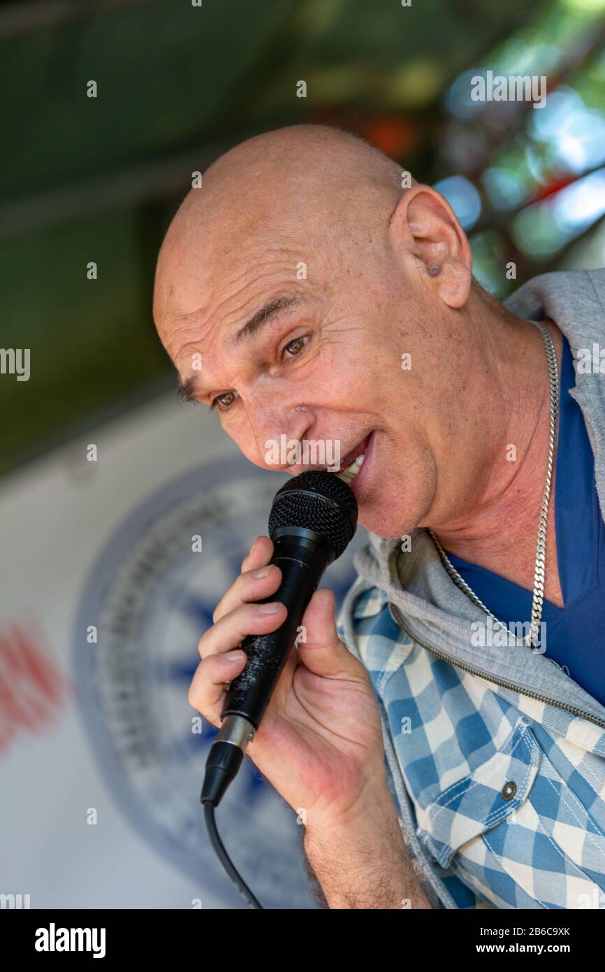 Peter Sebastian - Sänger, Hamburg, Wilhelmsburg, Außenmühlenfest Stock ...