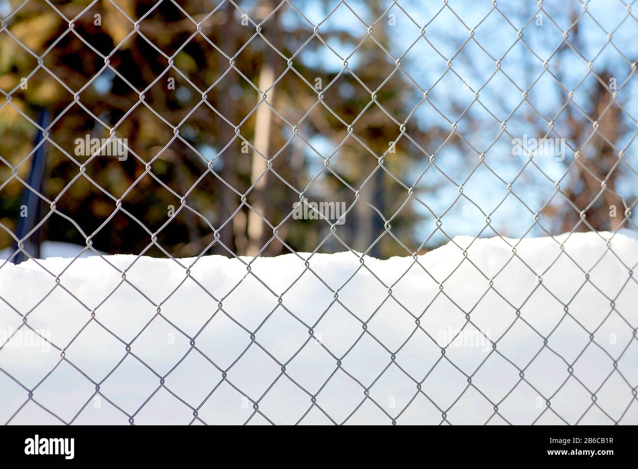 Torn wire mesh hi-res stock photography and images - Alamy