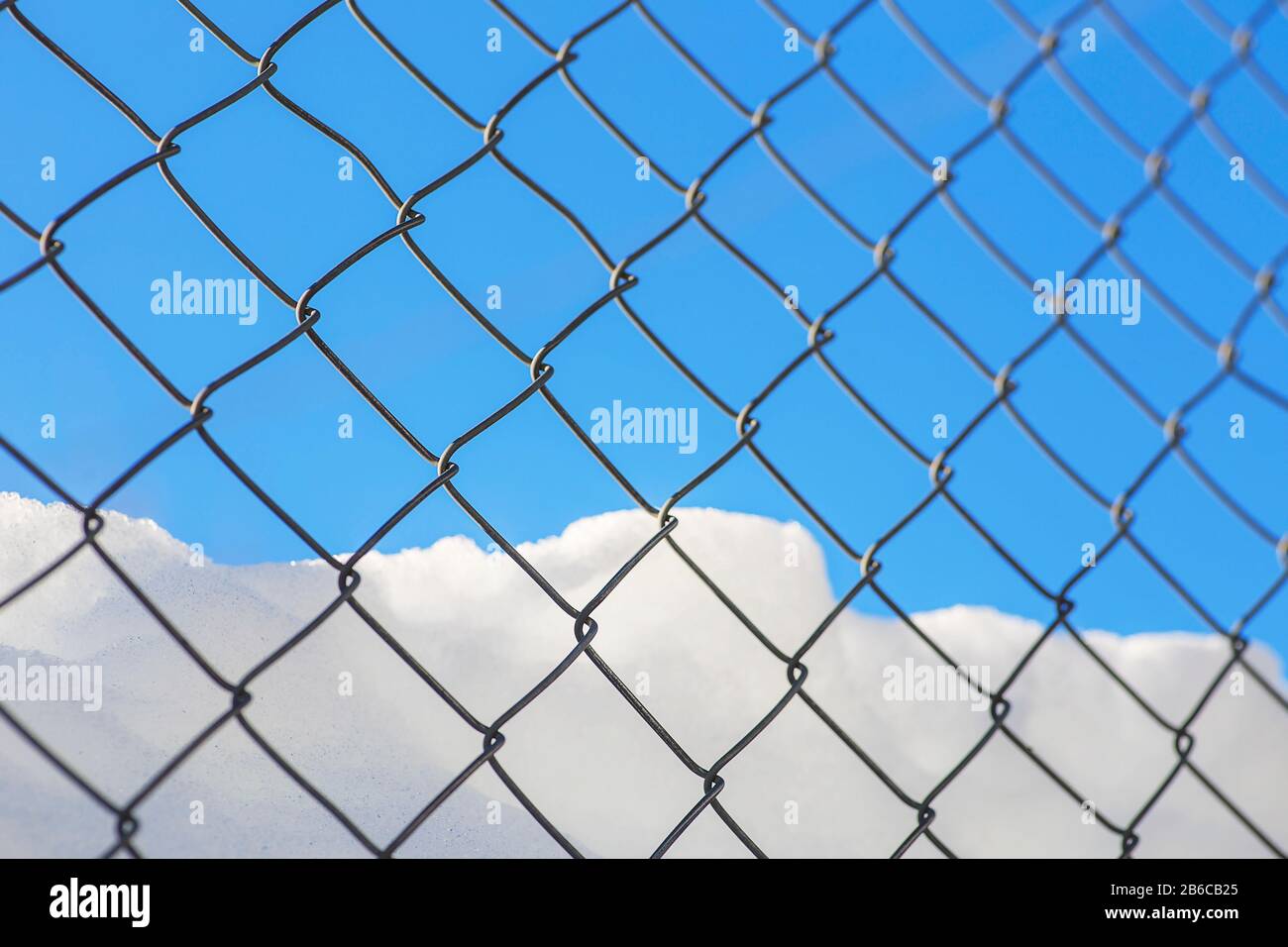 Torn wire mesh hi-res stock photography and images - Alamy