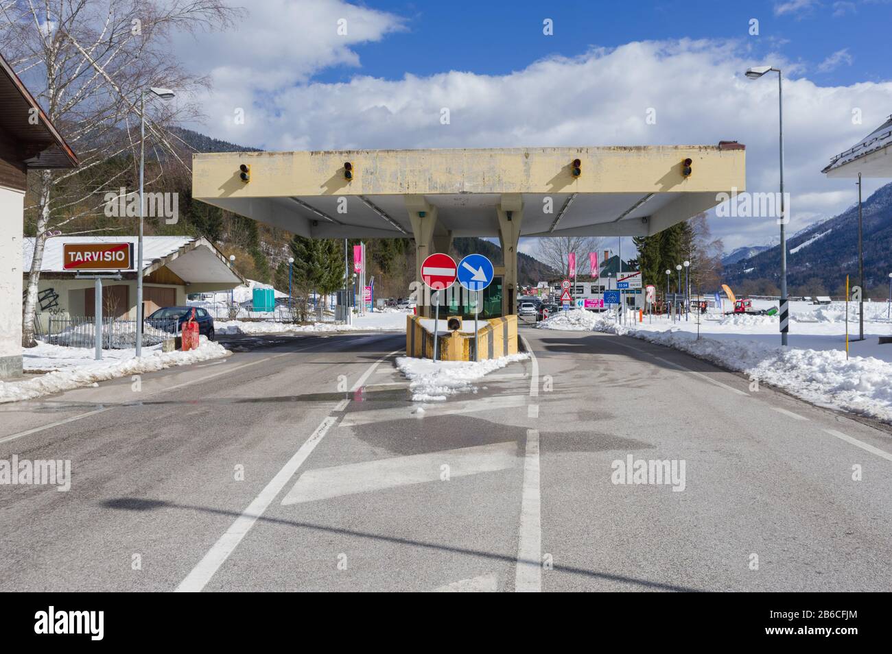 Italy slovenia border hi-res stock photography and images - Alamy