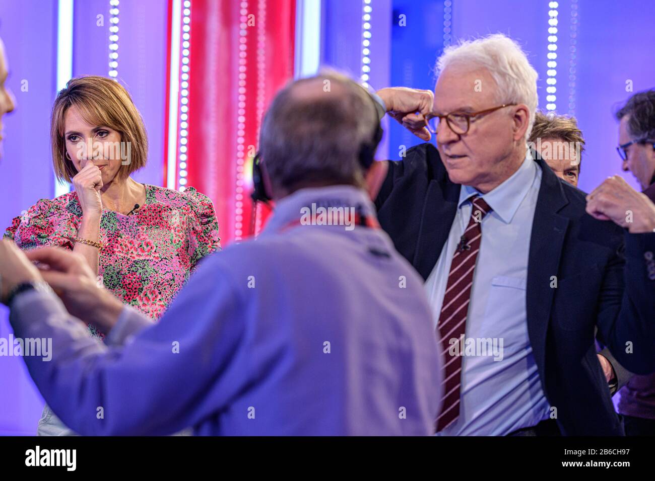 Shake elbows hi-res stock photography and images - Alamy