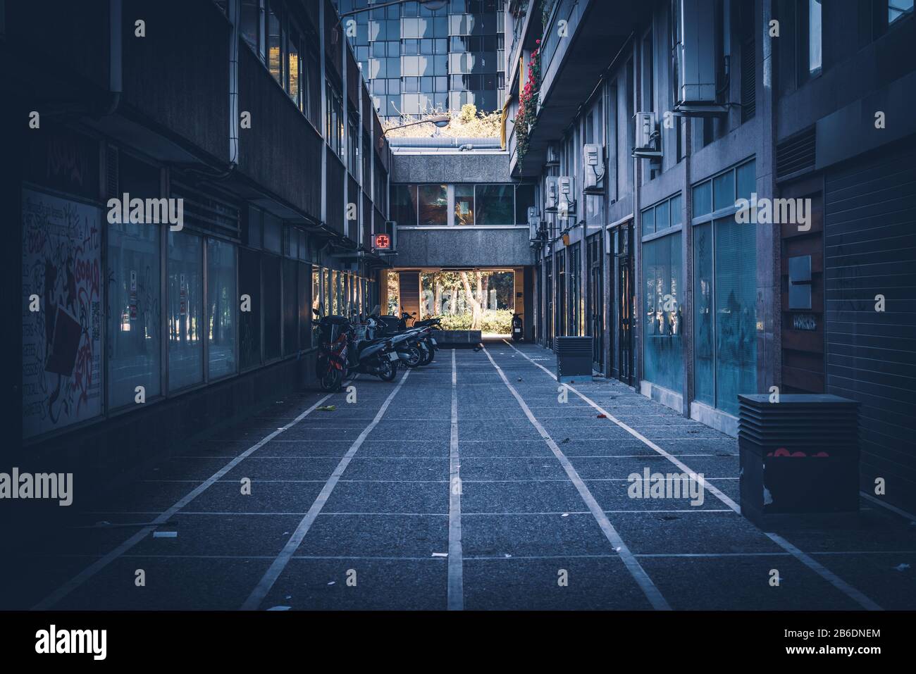 Frontal architecture hi-res stock photography and images - Alamy