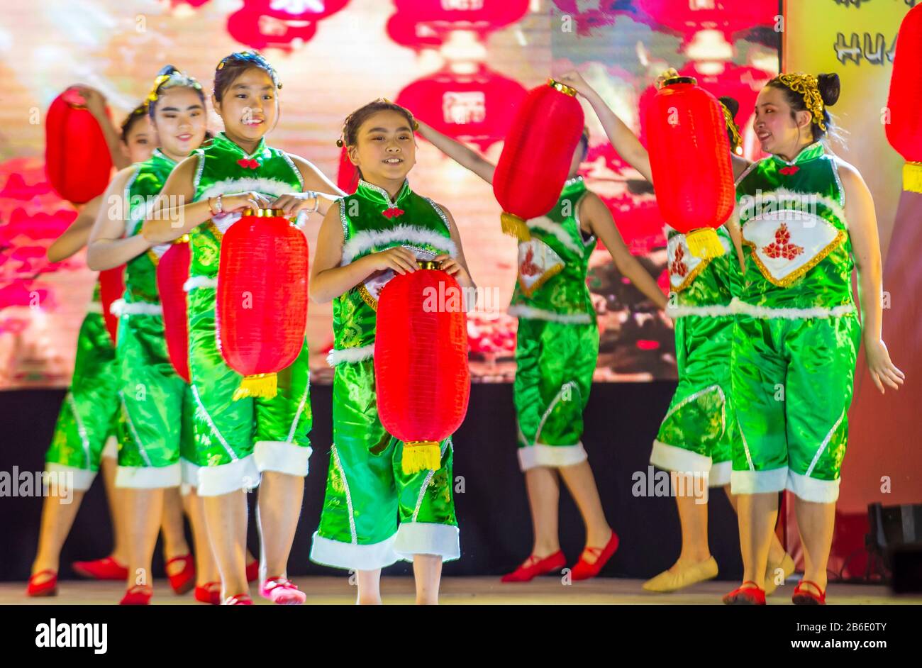 Chinese folk dance in Chinatown Manila the Philippines Stock Photo - Alamy