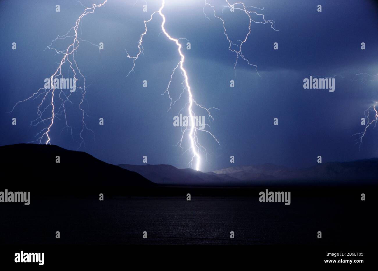 White lightening hi-res stock photography and images - Alamy
