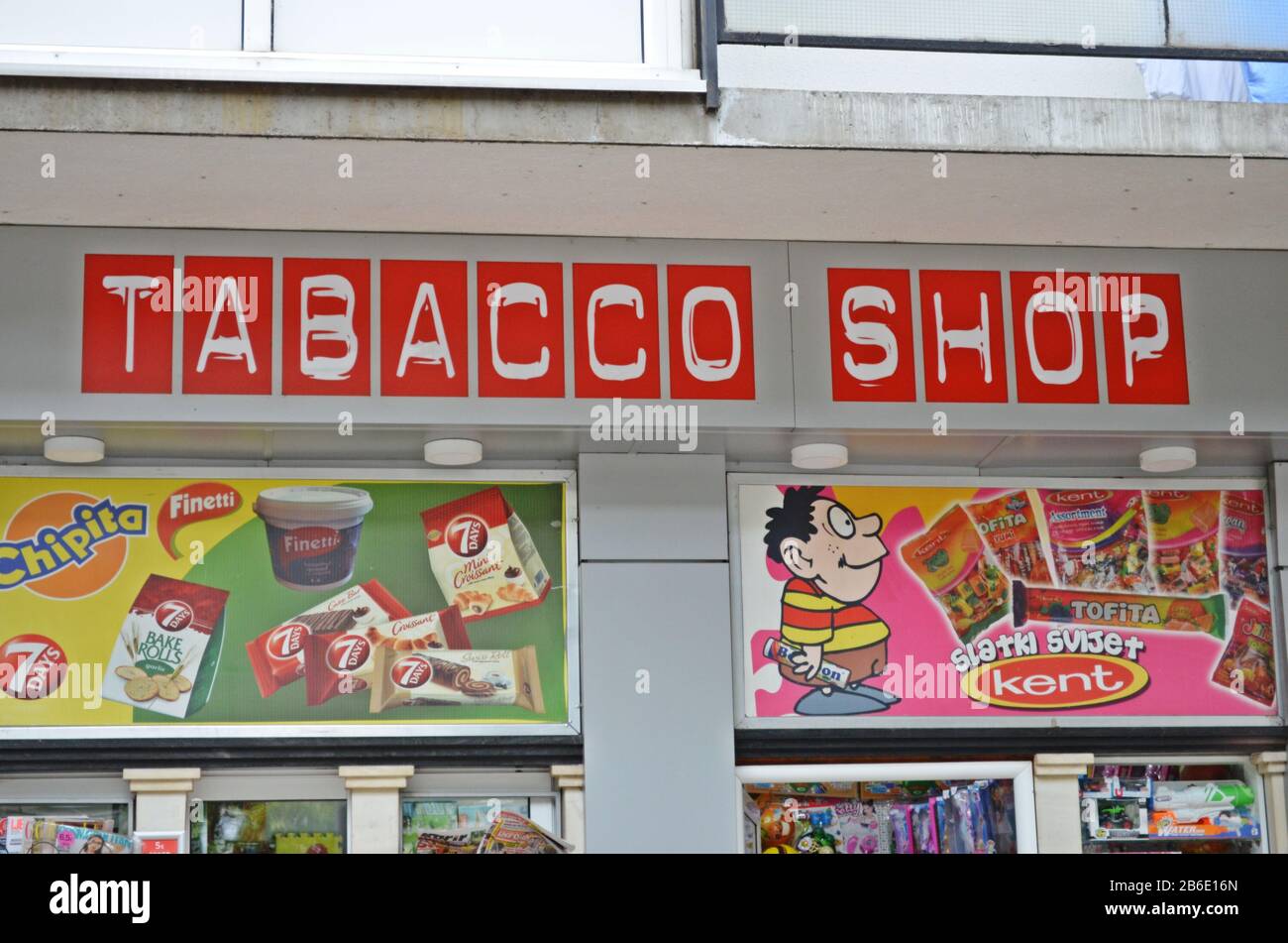 Market front entrance sign logo hi-res stock photography and images - Alamy
