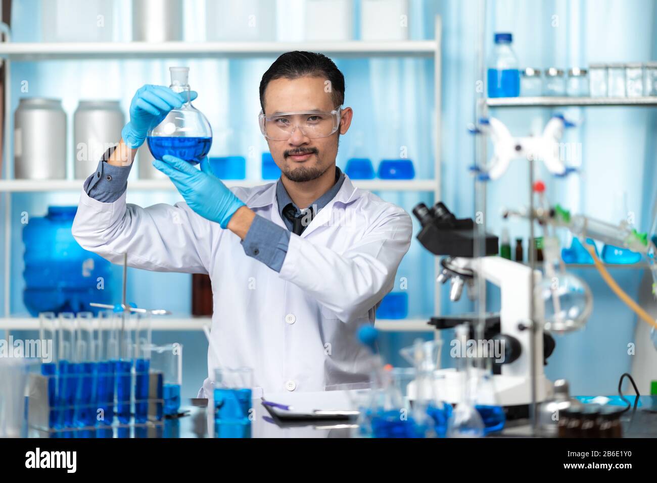 Portrait of researcher in laboratory Stock Photo - Alamy