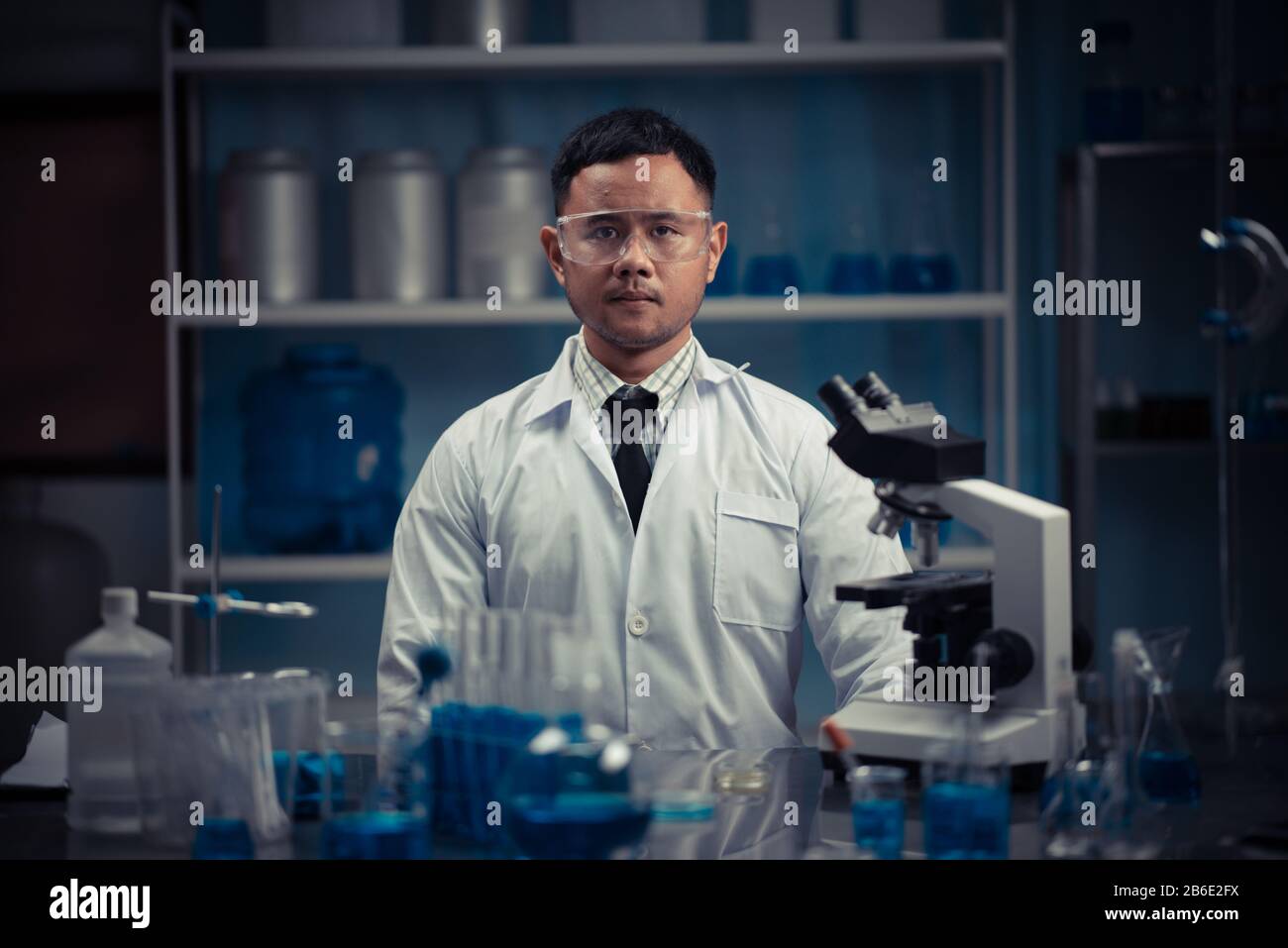 Portrait of a scientist in a chemical laboratory Stock Photo - Alamy