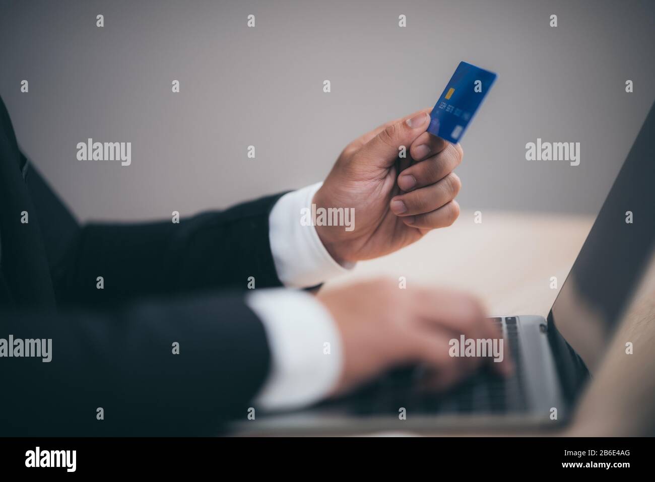 Shop card payment queue hi-res stock photography and images - Alamy