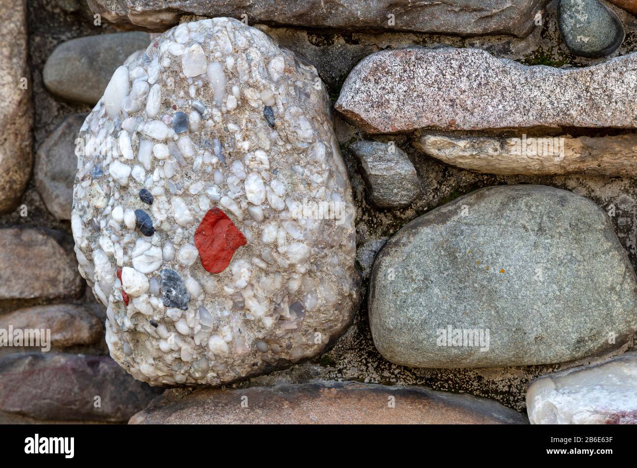 Stone fence hi-res stock photography and images - Alamy