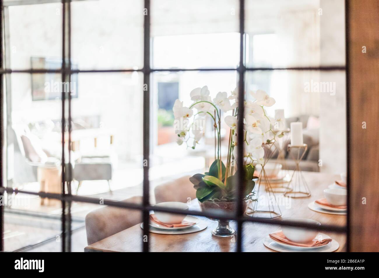 Well furnished kitchen hi-res stock photography and images - Alamy