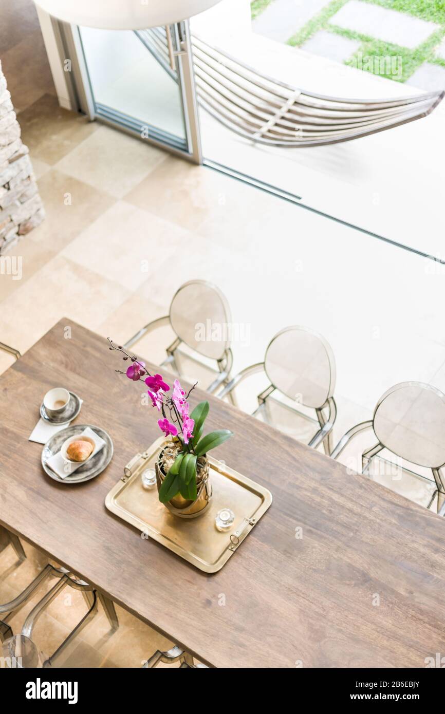 Meal setting aerial hi-res stock photography and images - Alamy