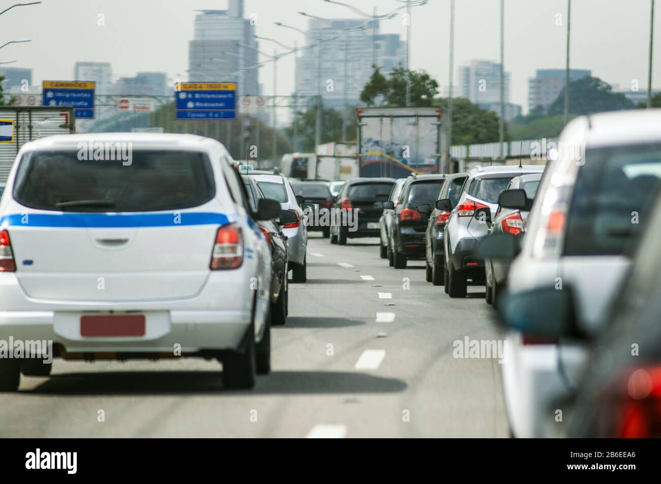heavy traffic jam during morning commute Stock Photo - Alamy
