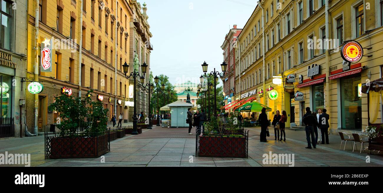 Petersburg street life hi-res stock photography and images - Alamy