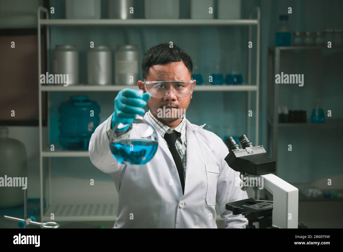 Portrait of researcher in laboratory Stock Photo - Alamy