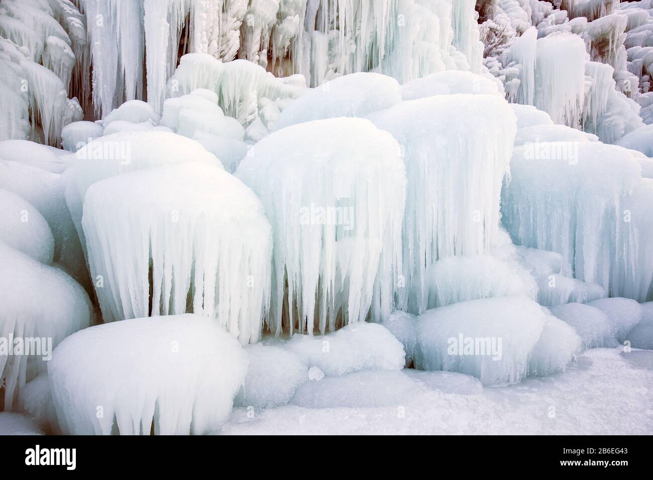 Ice waterfall, Beautiful ice falls in winter Stock Photo - Alamy