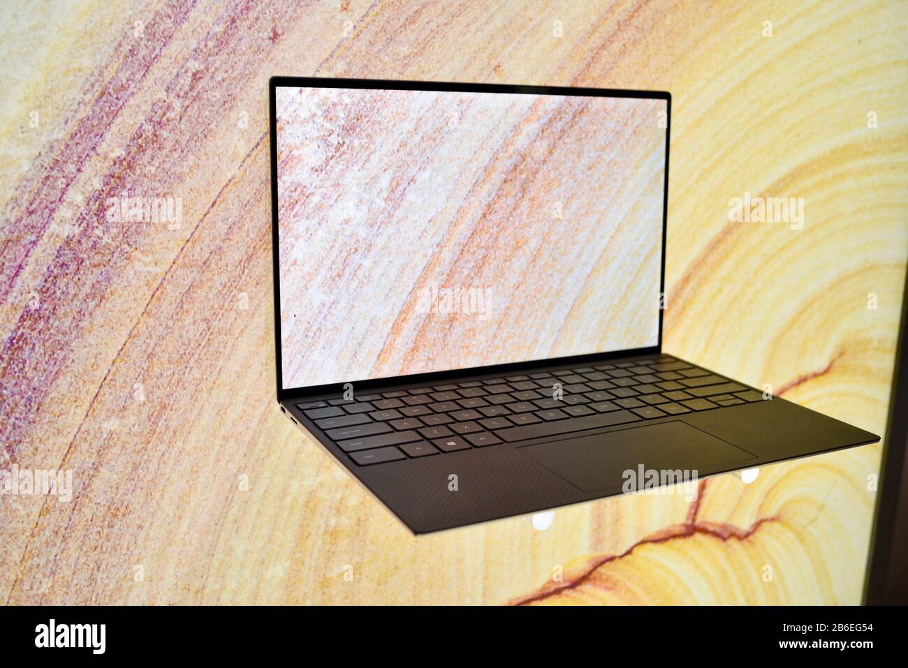 Dell laptop computers hi-res stock photography and images - Alamy