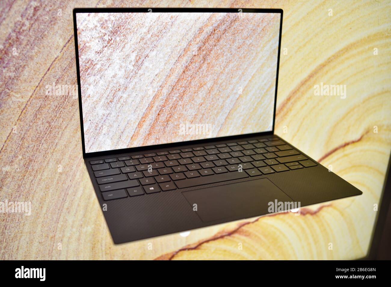 Dell Computer 2020 XPS 13 9300, with thin profile and lightweight, on ...