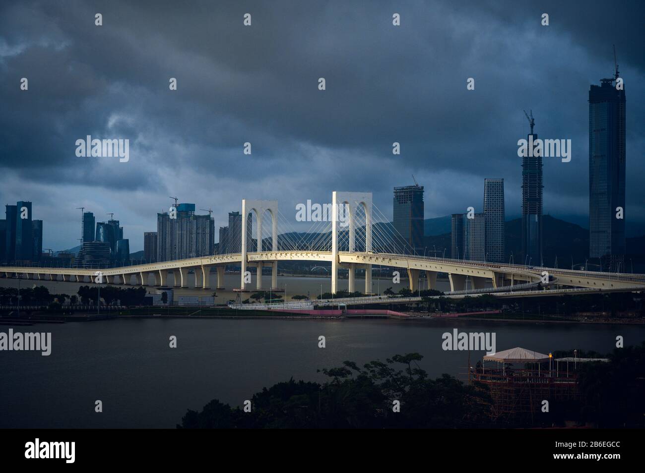 Sai Van Bridge in Macau at night Stock Photo - Alamy