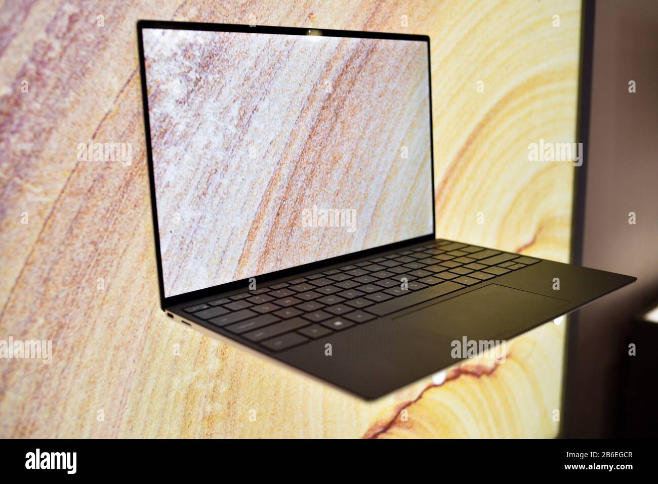 Dell Computer 2020 XPS 13 9300, with thin profile and lightweight, on ...