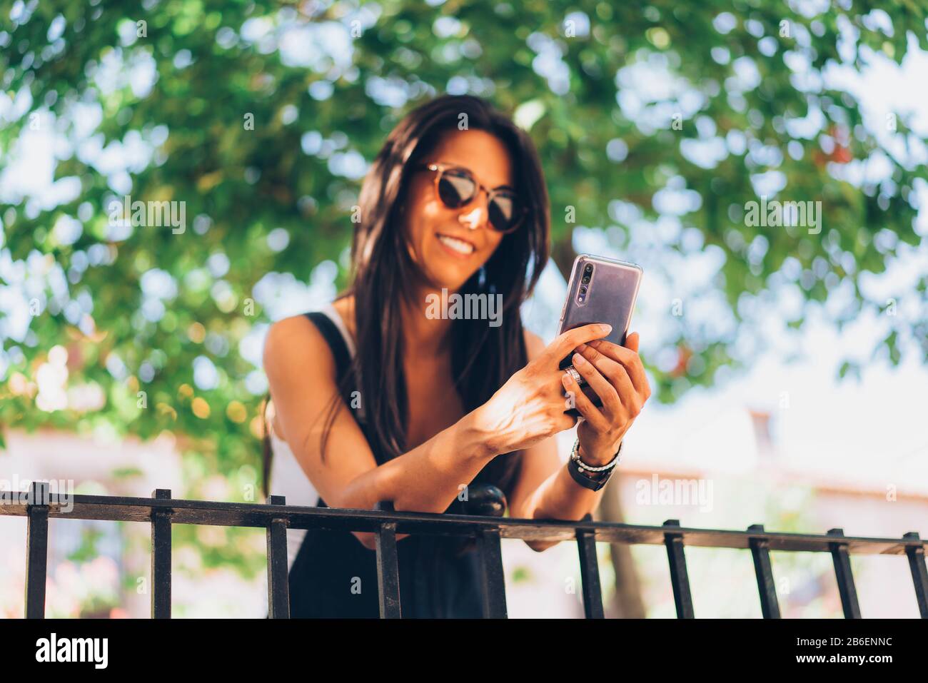 Beautiful girl chatting on mobile hi-res stock photography and images ...