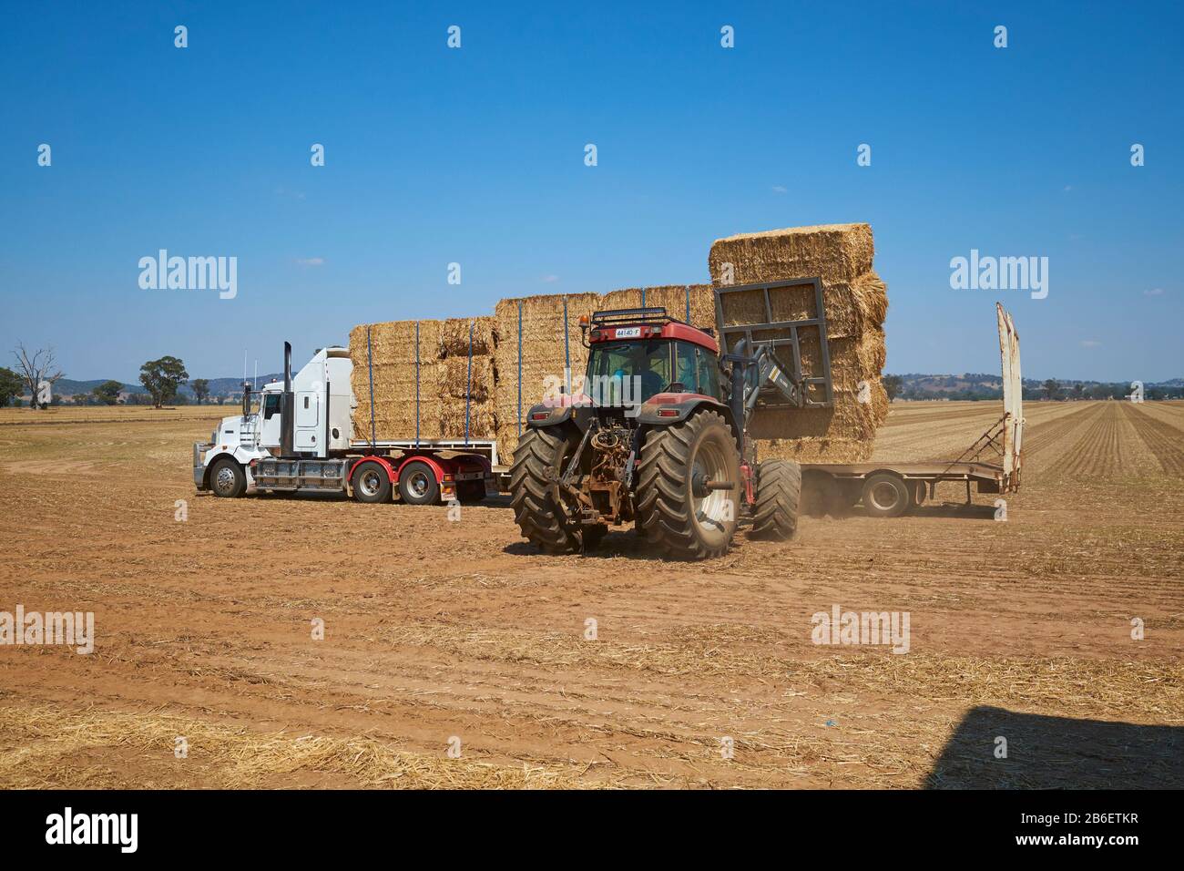 Hay bale truck transport hi-res stock photography and images - Alamy