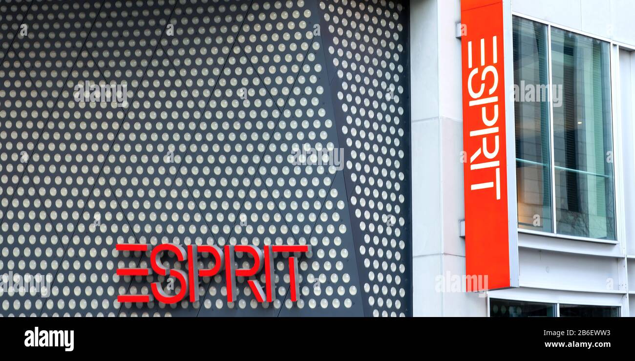 Esprit label hi-res stock photography and images - Alamy