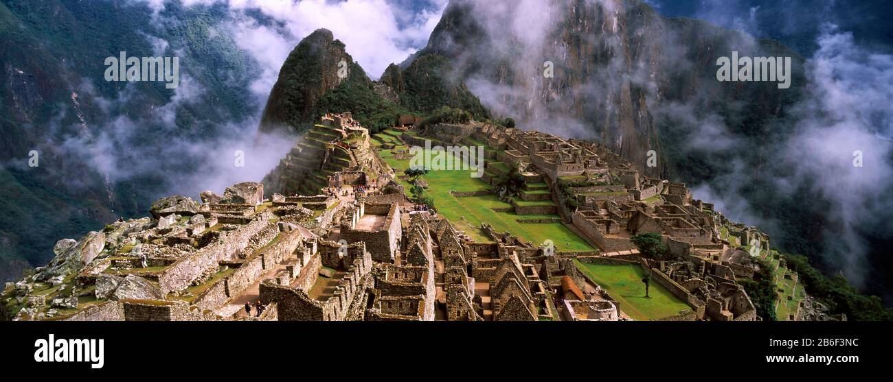 High angle view of an archaeological site, Inca Ruins, Machu Picchu ...