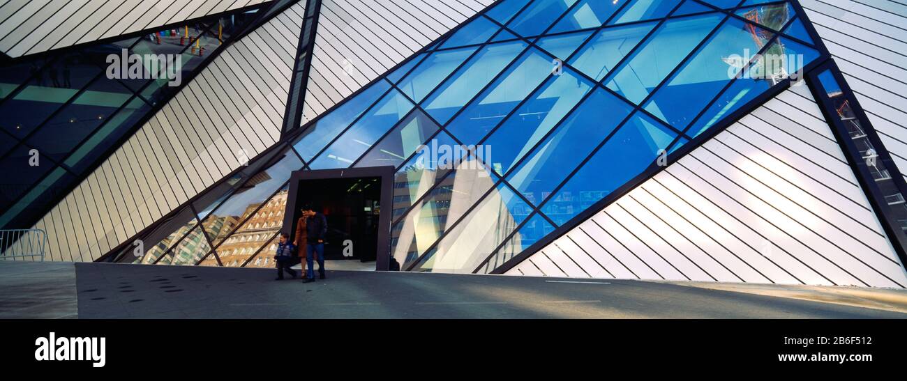 Low angle view of a museum, Royal Ontario Museum, Toronto, Ontario ...